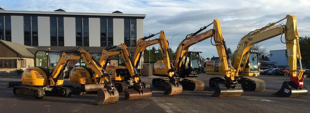 Extensive inventory available worldwide | DE BAU MACHINES