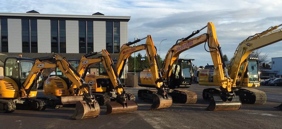 Extensive inventory available worldwide | DE BAU MACHINES